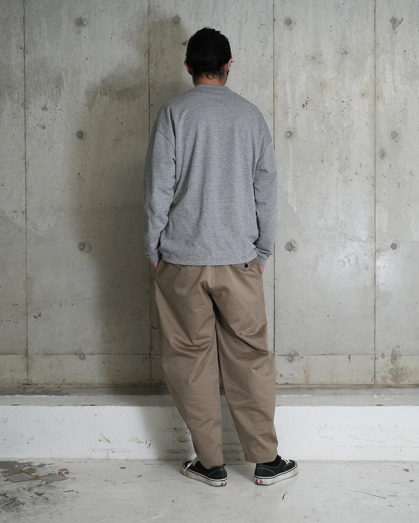 CURVED LINE TROUSERS（カーブドライン トラウザース） – mù_